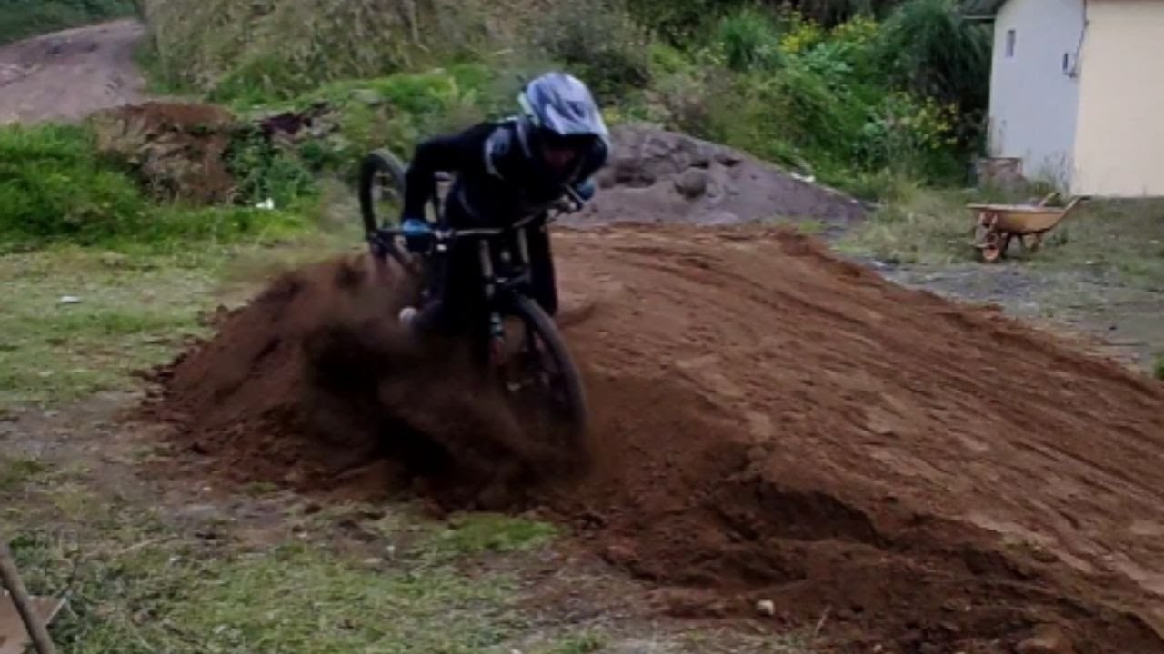 Hilarious downhill cycling fail! | Try Not to Laugh - WooGlobe Blog